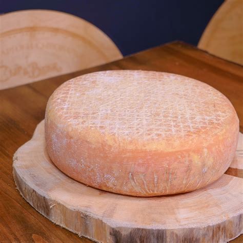Сыр с черным трюфелем/250 грамм | cheese-beer