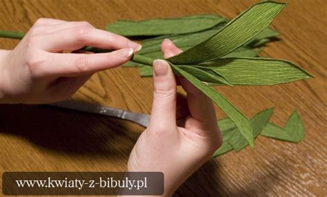 Ну очень красивый цветок из гофрированной бумаги!