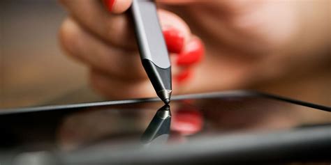 Adonit Snap 2 is a stylus for iOS and Android that has a camera button