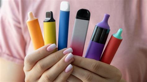 Vaping: Northern Ireland to ban single use vapes in 2025 - BBC News
