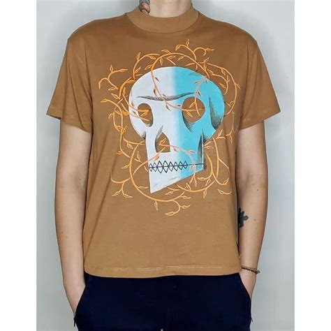 Черепа никогда не выйдут из моды | Mens graphic tshirt, Mens tshirts ...