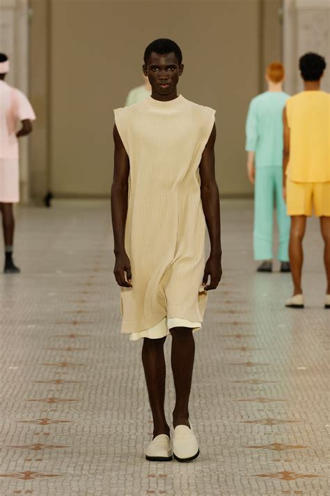HOMME PLISSÉ ISSEY MIYAKE 2024年春夏コレクション | パリ | 画像36枚 - FASHIONSNAP