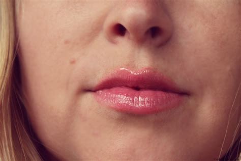 Catrice Beautifying Lip Smoother Lipgloss - «Zarte Küsse mit Lipgloss ...