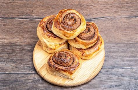 Булочки с корицей – простой и вкусный рецепт, как приготовить пошагово