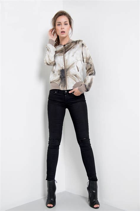 SHOP NOW https://www.tigha.com/en/Aktionen/aw16-pre-capsule:::9 ...