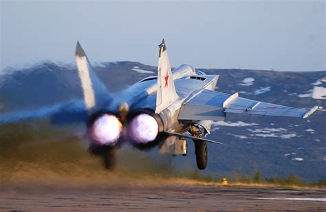 МиГ-25 Фото. Видео. Скорость. Вооружение. ТТХ