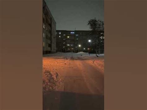 Он пришел в желтом галстуке а я перестал одевать галстук вообще ...
