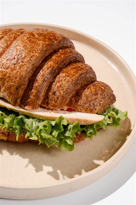 Круассан цельнозерновой с курицей