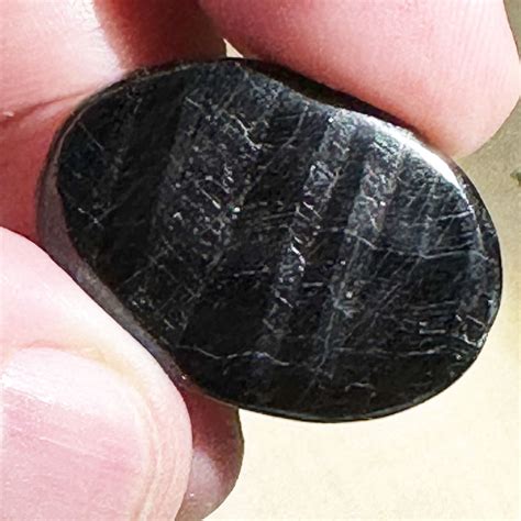 30x22 MM HYPERSTHEN OVAL LÄNGS GEBOHRT ORIGINALFOTO