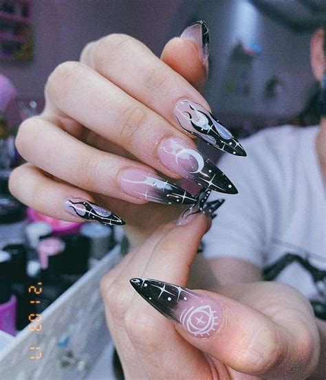 45 Jaw-Dropping Halloween Nail Designs to Copy this Year – May the Ray ...