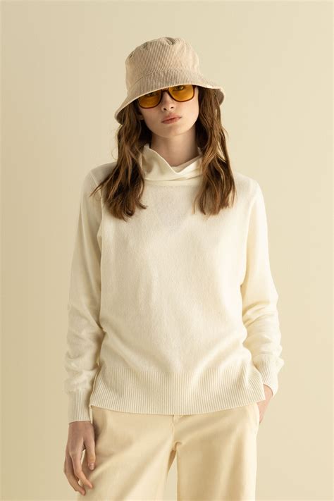 European Culture is a clothing brand for women, men and children.