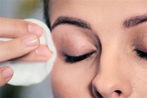 Как и чем смыть краску для бровей с кожи: список средств, которые ...