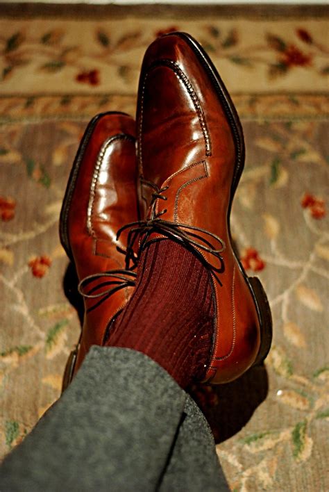 Носки в цвет брюк укорачивают ноги | Business professional attire ...