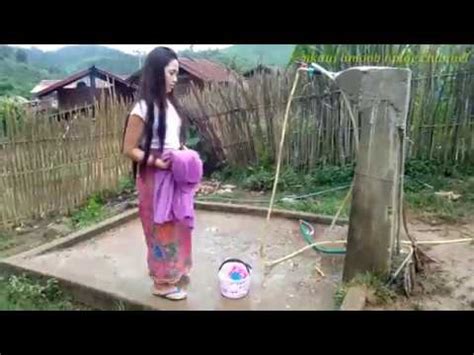 ngintip kakak sepupu mandi - YouTube