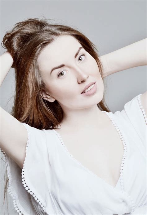 Анна Снегина — биография, фильмография, фотографии актрисы