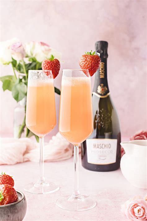 How-to-Garnish-a-Mimosa-Recipe-for-Strawberry-Mimosas | Good Life Eats