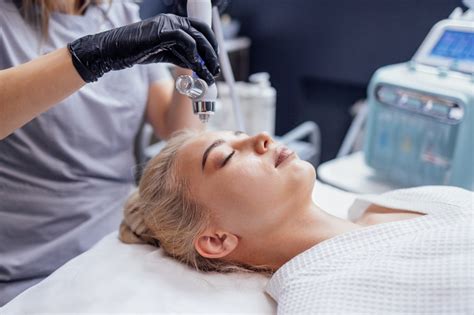 Как избавиться от комедонов? | блог Expert Clinics