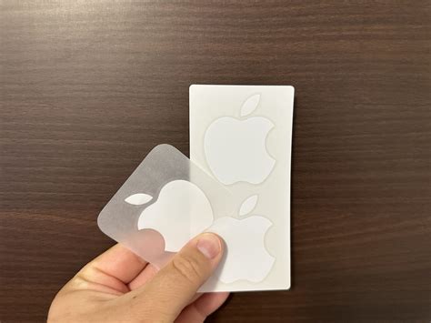 Proč Apple přidává do balení svých produktů samolepky s logem jablíčka ...
