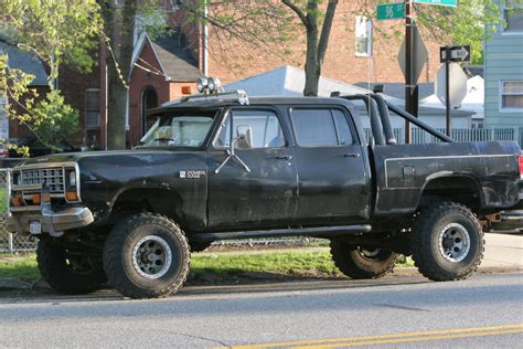 Dodge W350 - Information and photos - MOMENTcar
