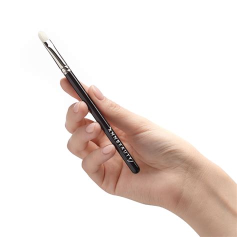 Кисть для работы с верхним и нижним веком Annbeauty A15