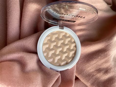 Мороз на щеках. Хайлайтер Relove by Revolution Super Highlight #Blushed ...