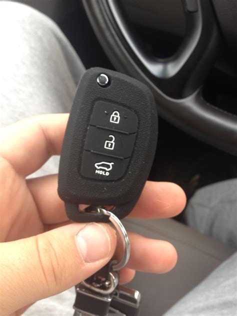 Чехол на ключ — Hyundai ix35, 2 л, 2013 года | аксессуары | DRIVE2