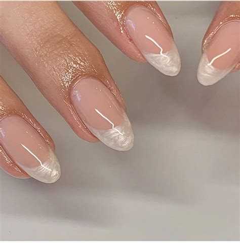 I’m obsessed witht this GORGEOUS set of nails by: @nailsbyelisee. Pearl ...
