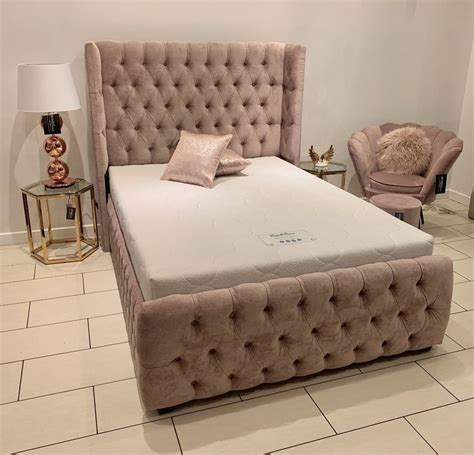 Розовая кровать с каретной стяжкой заказать в Москве | Bed design ...