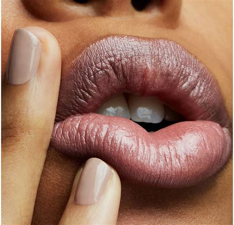 Mac Modesty On Dark Skin