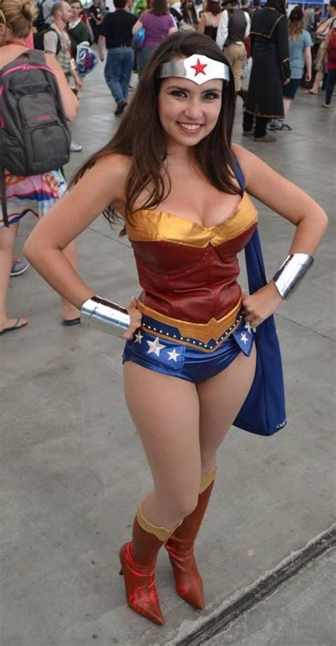 Super Geek Girls on Twitter | Wonder woman cosplay, Geek girls, Wonder woman