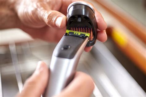 Купить Бритва Philips OneBlade Pro для лица и тела QP6620/20: отзывы ...