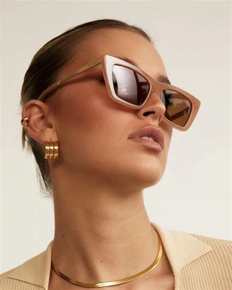 Pin de 🍀Lucky🍀 🌺🌻🌷🌸 em cool shades🕶🌞😎 | Lojas de óculos, Óculos ...