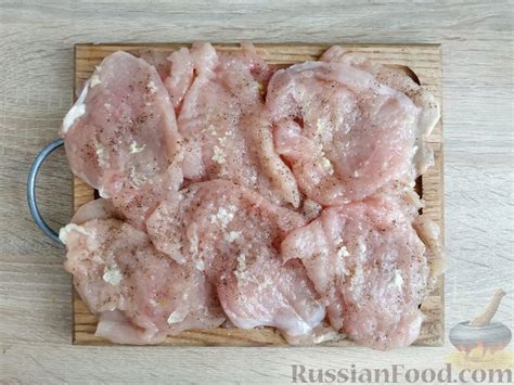 Рецепт: Куриные рулетики с болгарским перцем и помидорами, под сыром (в ...