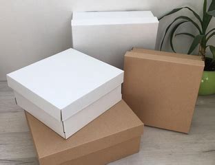 Купить коробку для подарка из картона в розницу по оптовым ценам.