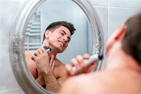 Зеркало для бритья: модели в ванную на кронштейне, с подсветкой ...