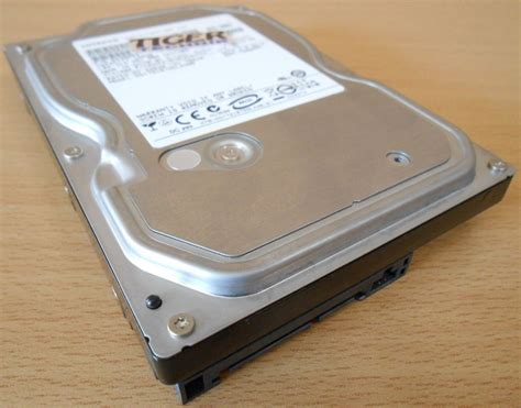 Hitachi Deskstar 7K1000.B HDT721016SLA380 HDD SATA II 160GB 3.5 ...