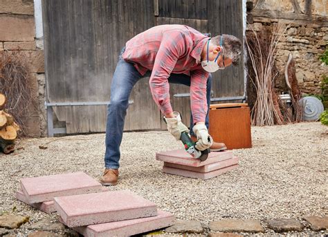 Compact and user-friendly: Bosch cordless angle grinder UniversalGrind ...