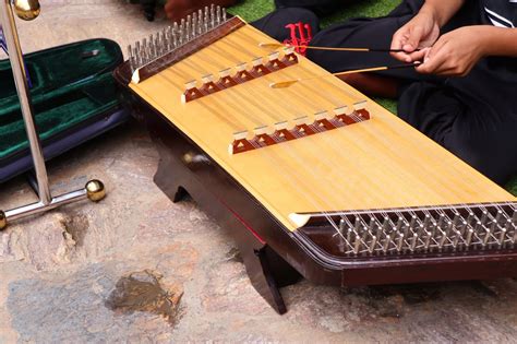 How to Protect your Hammered Dulcimer from Cracking in the Winter