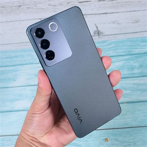 vivo V27e – Unboxing and First Impressions - MegaBites