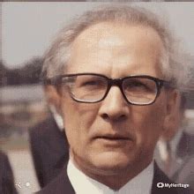 эрих хонеккер GIF - Эрих Хонеккер Erich - Discover & Share GIFs