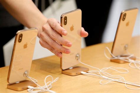 Apple снова сокращает выпуск смартфонов iPhone XS, XS Max и XR