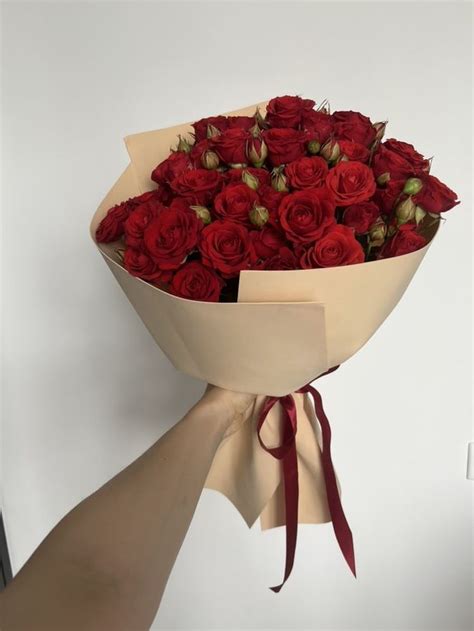 Pin by maisam rubaee on Accessories 👑 | Flower arrangements simple ...