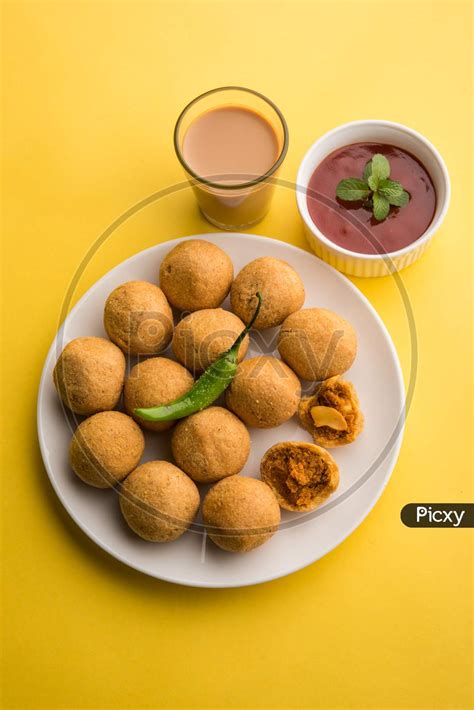 Image of Dry fruit Kachori or Kachauri-HW054317-Picxy
