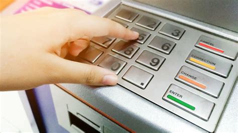 Játékpénzt adott ki a bankautomata