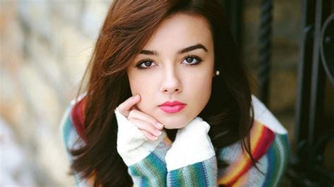 Attractive Girls Wallpapers - Top Free Attractive Girls Backgrounds ...