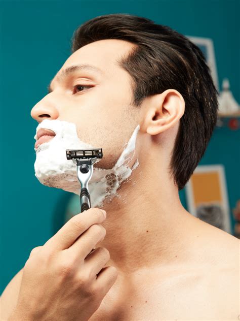 Tips on How to Shave without Getting Spots | Gillette India