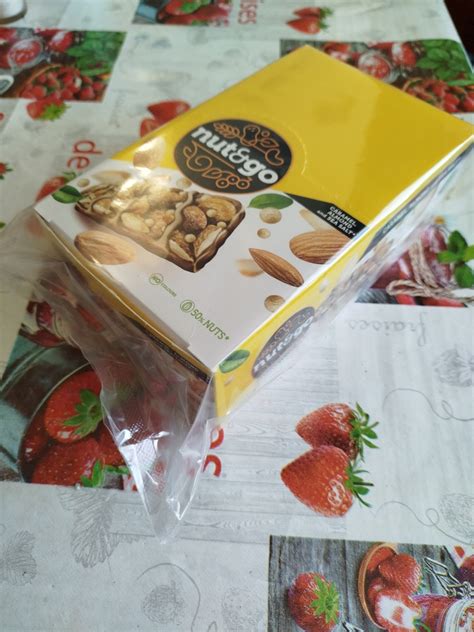 Батончики из жаренного миндаля с карамелью и нугой Nut and Go ...