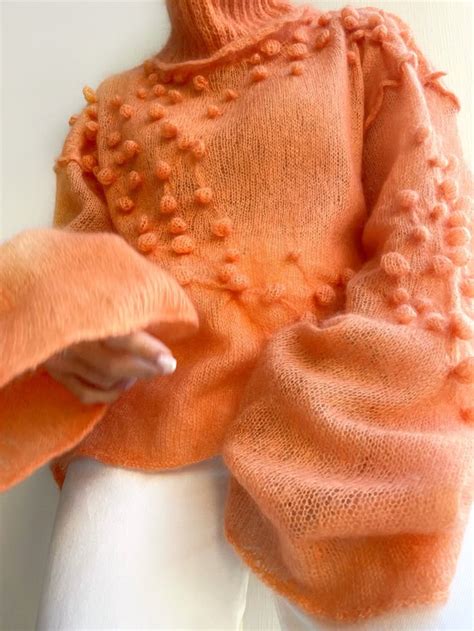 Свитер из кид мохера на шелке | Yarn sweater, Knitwear fashion ...