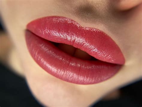 Перманентный макияж губ сразу после процедуры | Perfect lips, Lips ...
